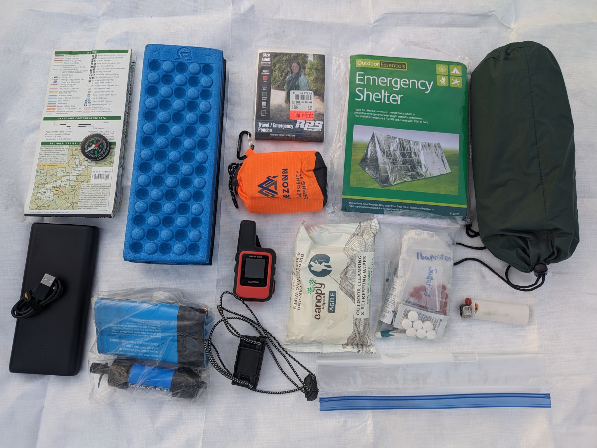 16 Essential Items for your Day Hike Packing List - RidgeTrekker